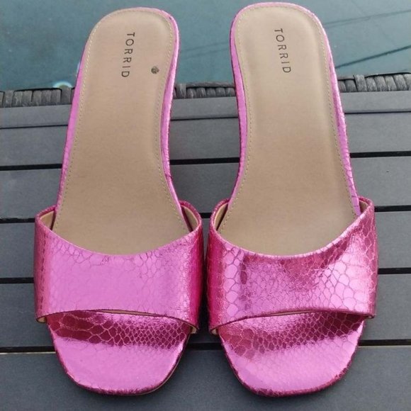 torrid | Shoes | Torrid Neon Pink Fauxe Snakeskin Mule Size 3w | Poshmark